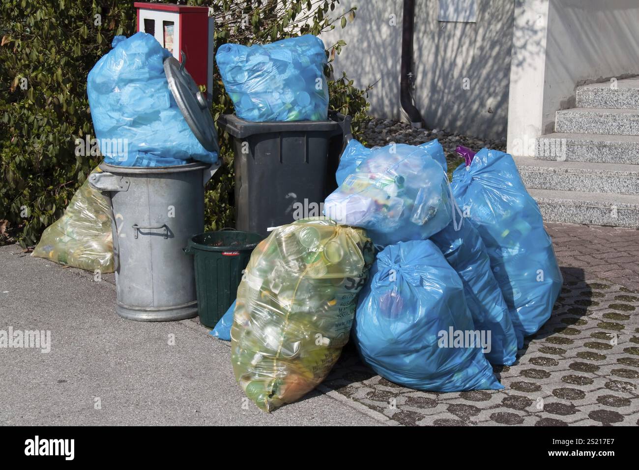 Waste bin - Plastic waste - Waste collection - Waste separation ...