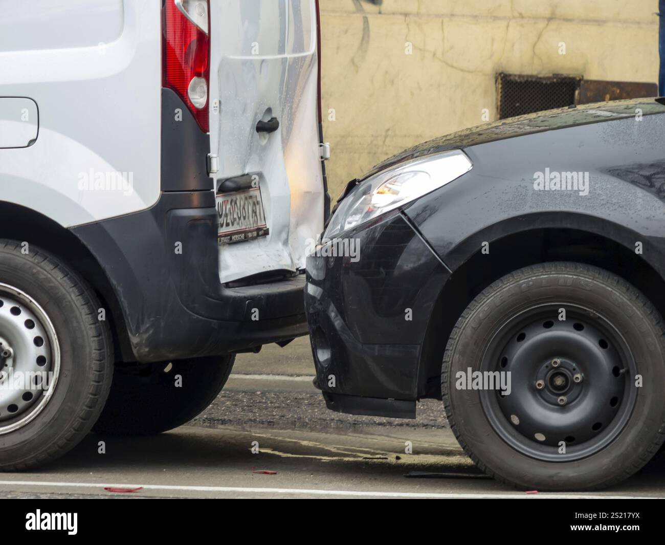 Collided vehicles hi-res stock photography and images - Alamy