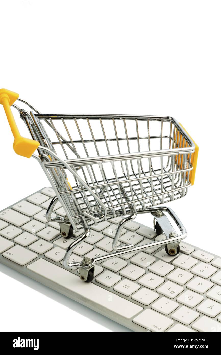 Shopping trolley on the keyboard of a PC, symbolic photo for online ...