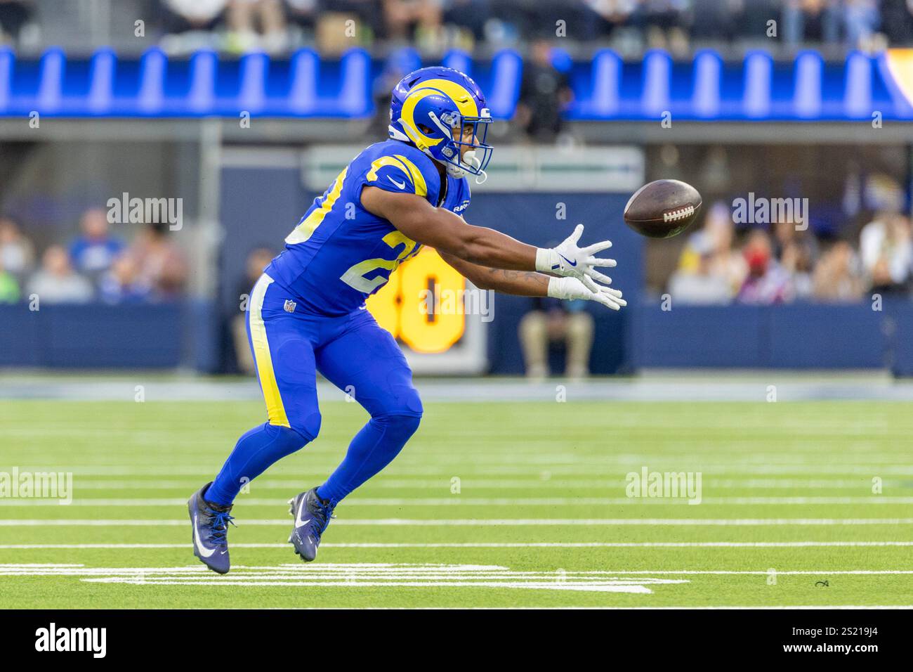 Los Angeles, California, USA. 5th Jan, 2025. Los Angeles Rams running ...