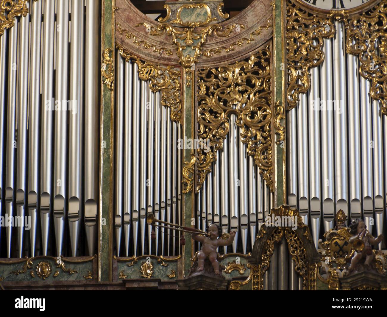 Church organ indoor photo hi-res stock photography and images - Alamy