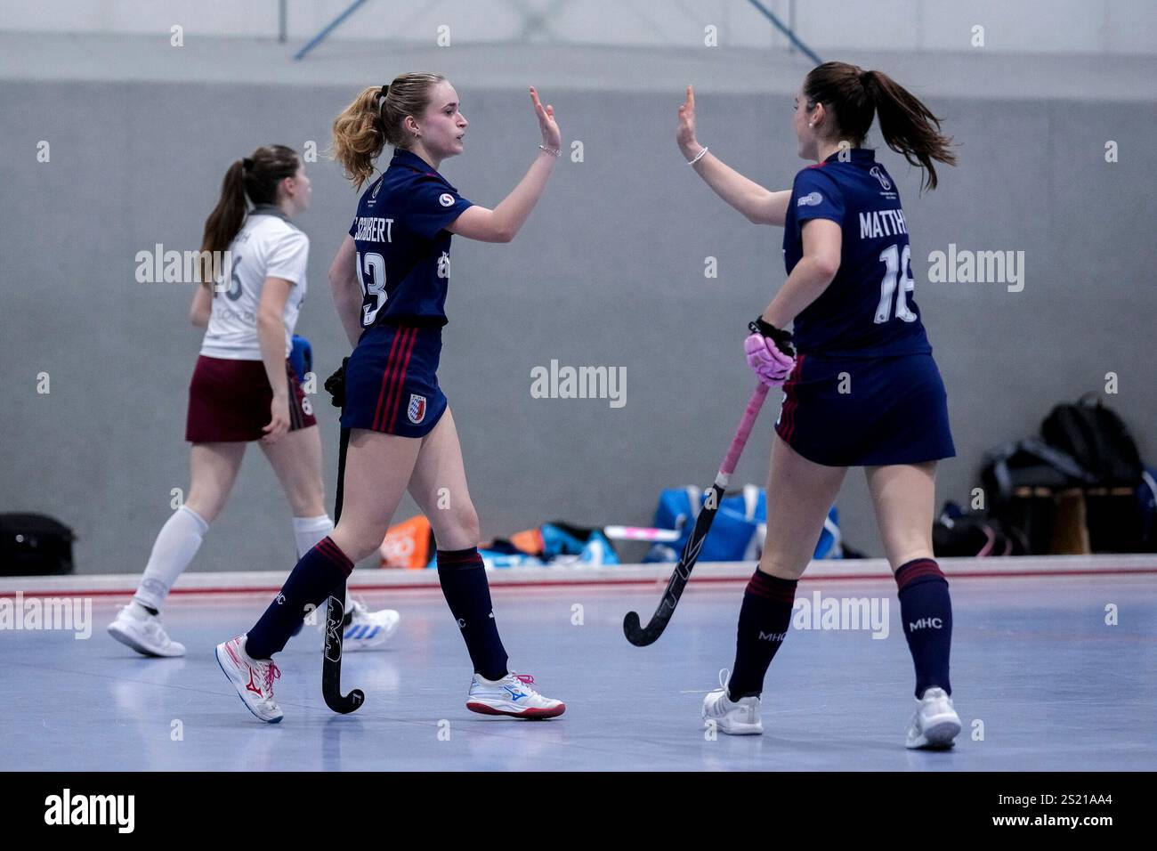 Mannheim, Deutschland. 05th Jan, 2025. v.li.: Torschützin mnd43 ...