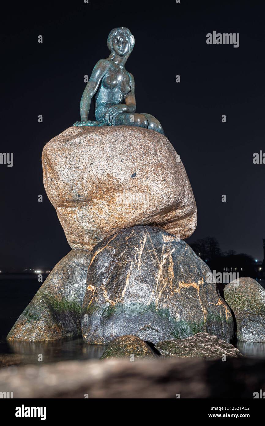 Kopenhagen, Dänemark: Weihnachten in Kopenhagen Den Lille Havfrue, die ...