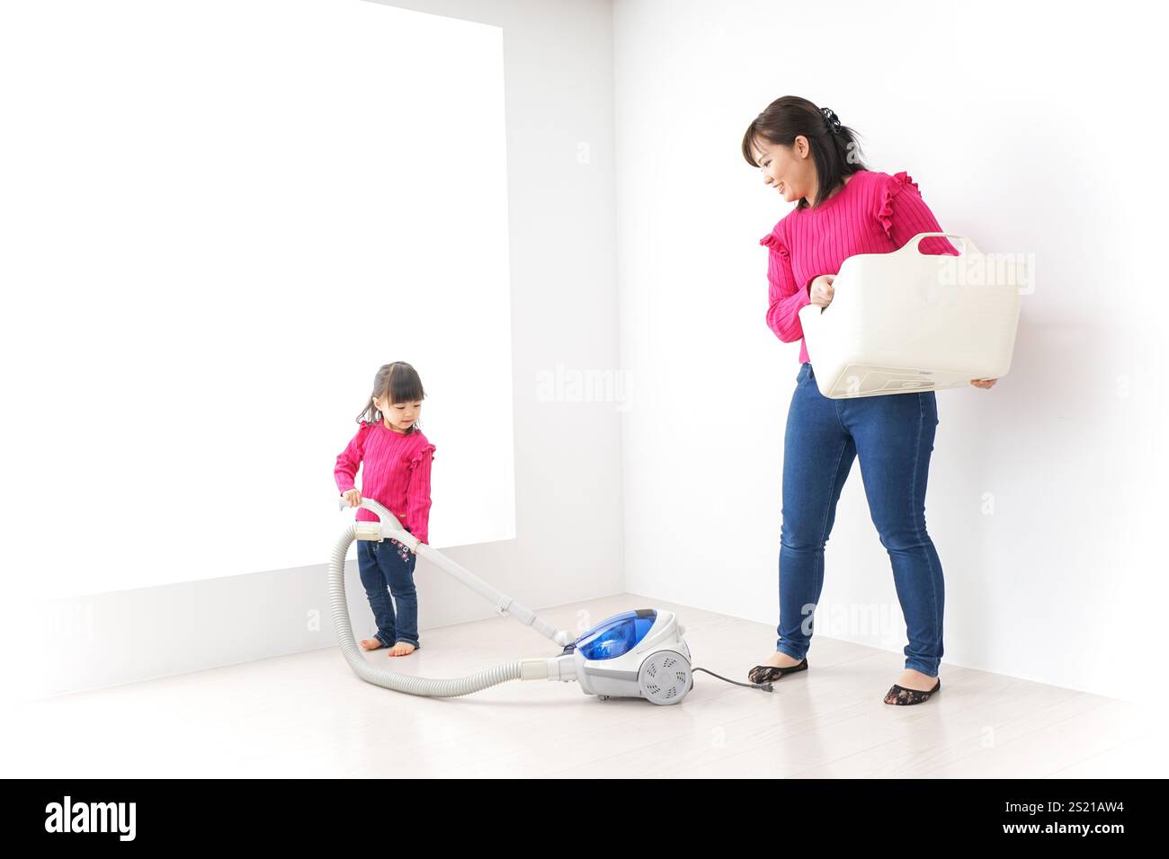 Children helping with household chores Stock Photo - Alamy