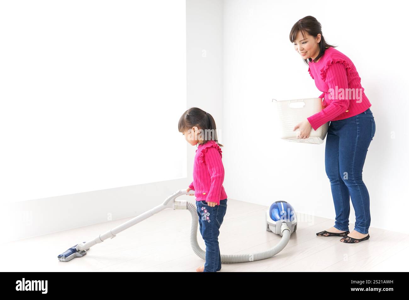 Children helping with household chores Stock Photo - Alamy