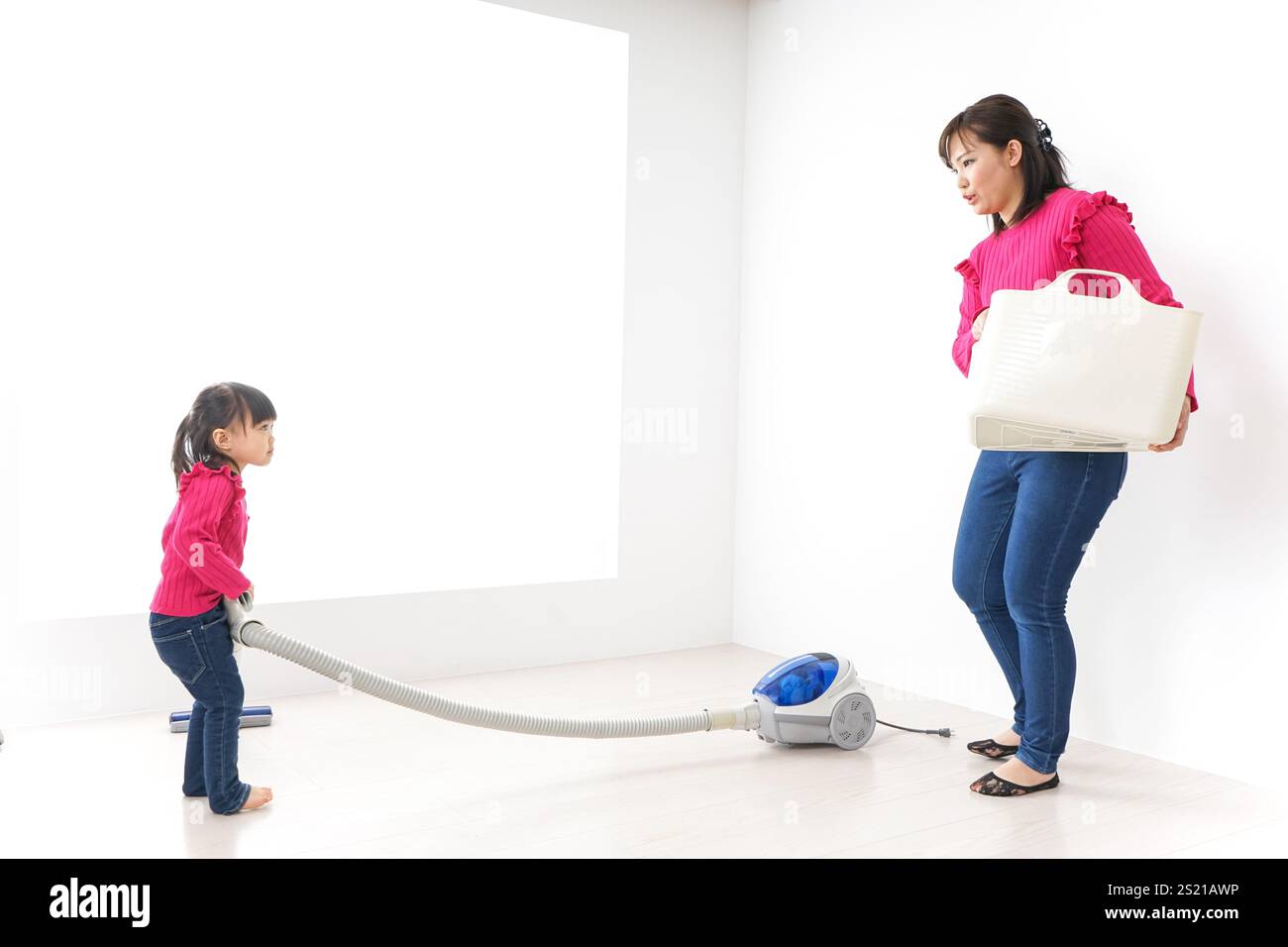 Children helping with household chores Stock Photo - Alamy