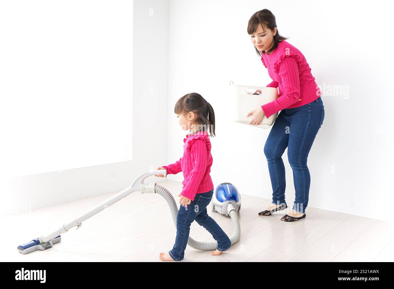 Children helping with household chores Stock Photo - Alamy