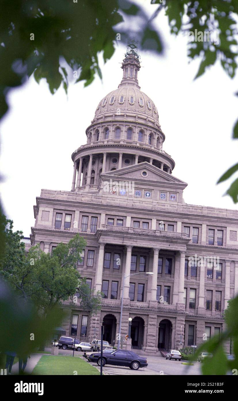 Austin, Texas, U.S.A., cca. 1992. View of the Texas Capitol building ...