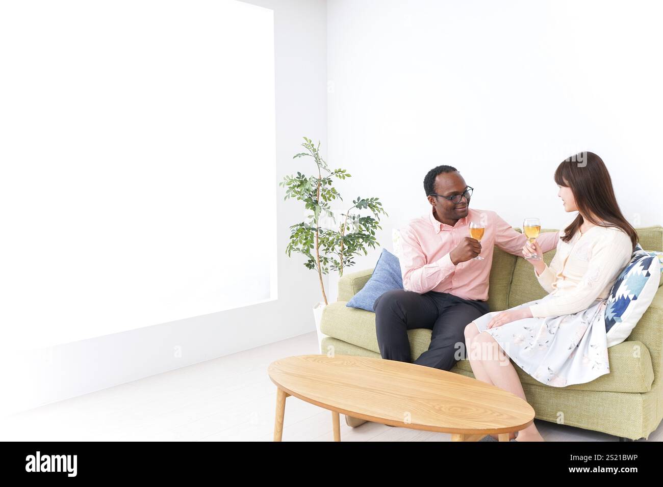 International marriages/foreign couples Stock Photo - Alamy