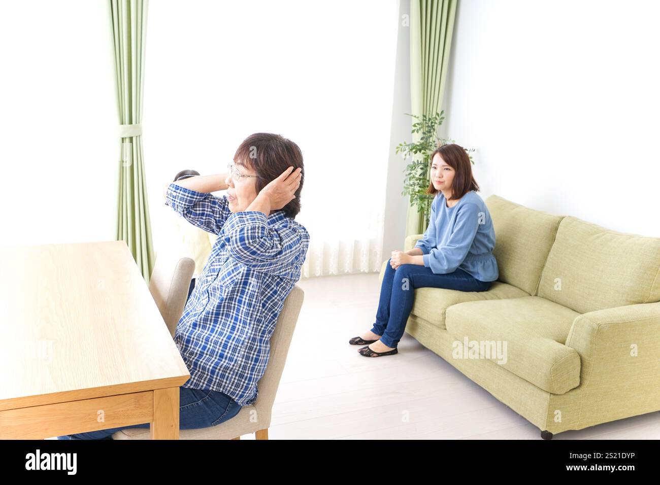 Family returning with their children to their hometown Stock Photo - Alamy