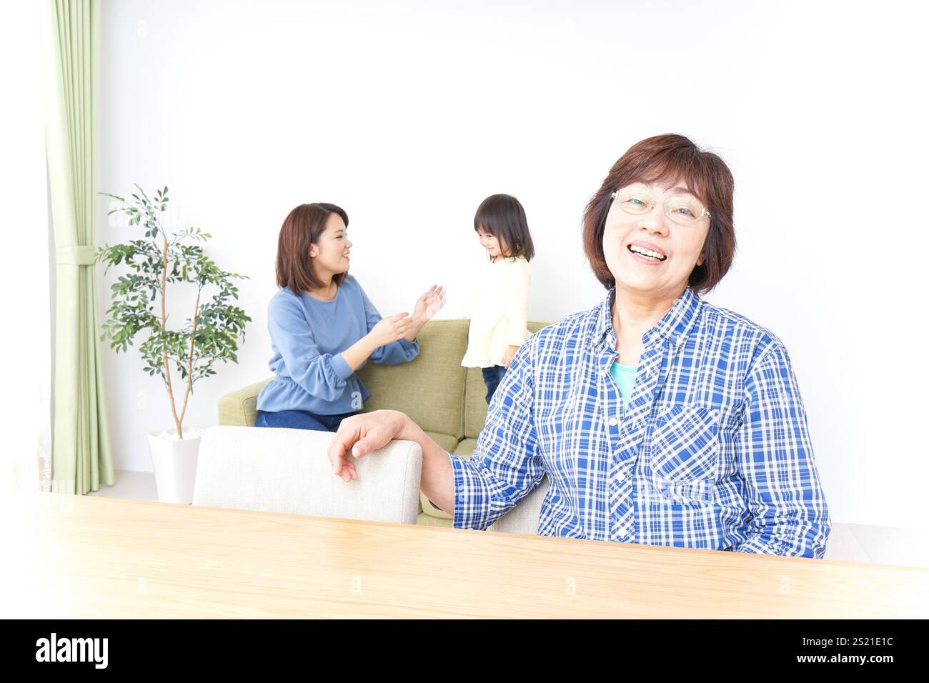 Family returning with their children to their hometown Stock Photo - Alamy