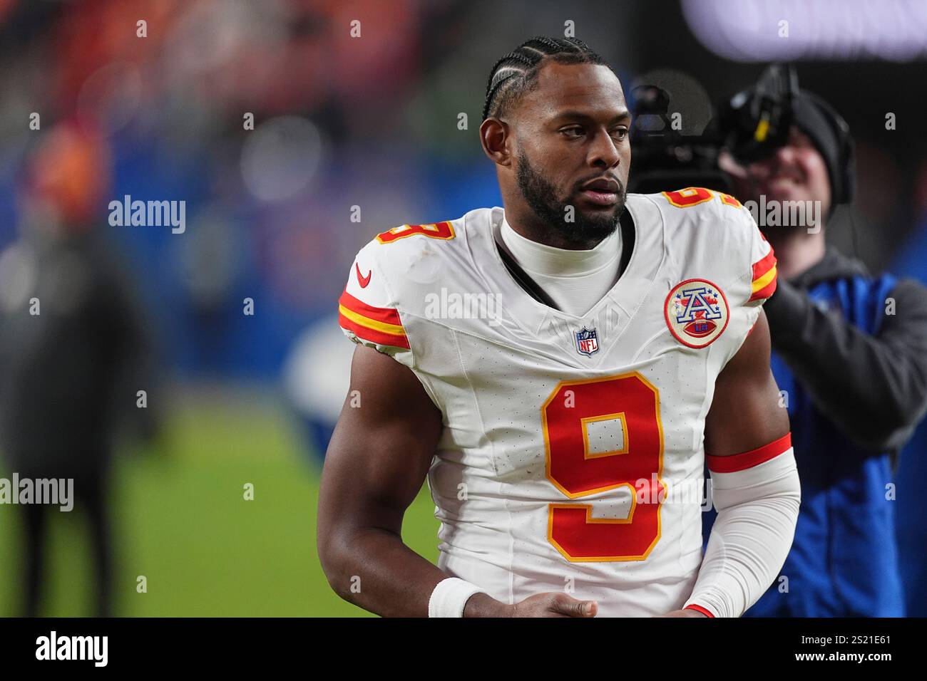 Kansas City Chiefs wide receiver JuJu Smith-Schuster heads off the ...