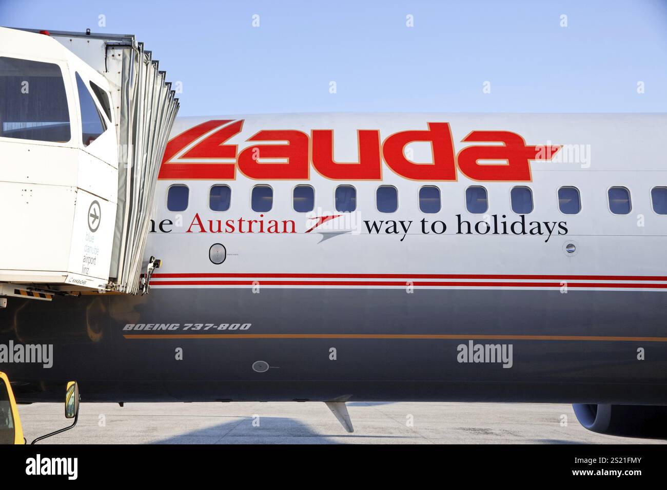 Aua aircraft hi-res stock photography and images - Alamy