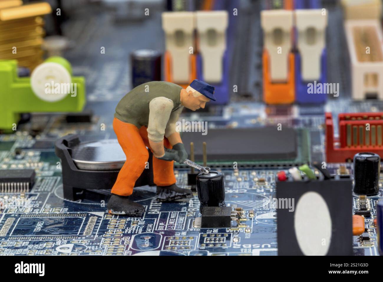 Computer board and worker, symbol photo for computer, malfunction ...