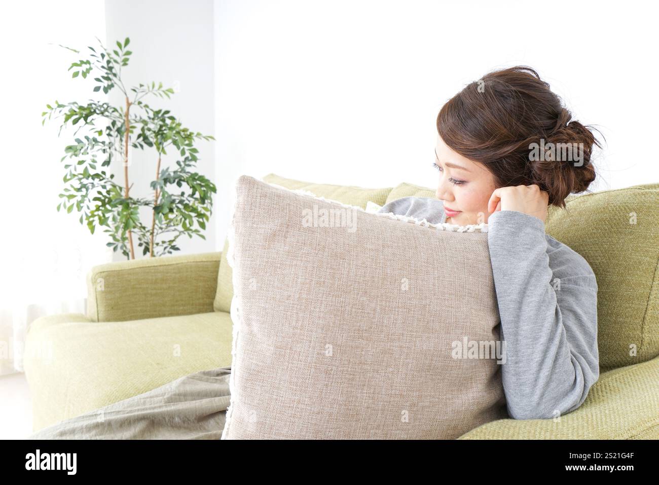 Women living hi-res stock photography and images - Alamy