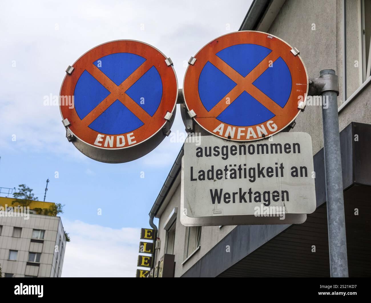 Restriction loading sign hi-res stock photography and images - Alamy