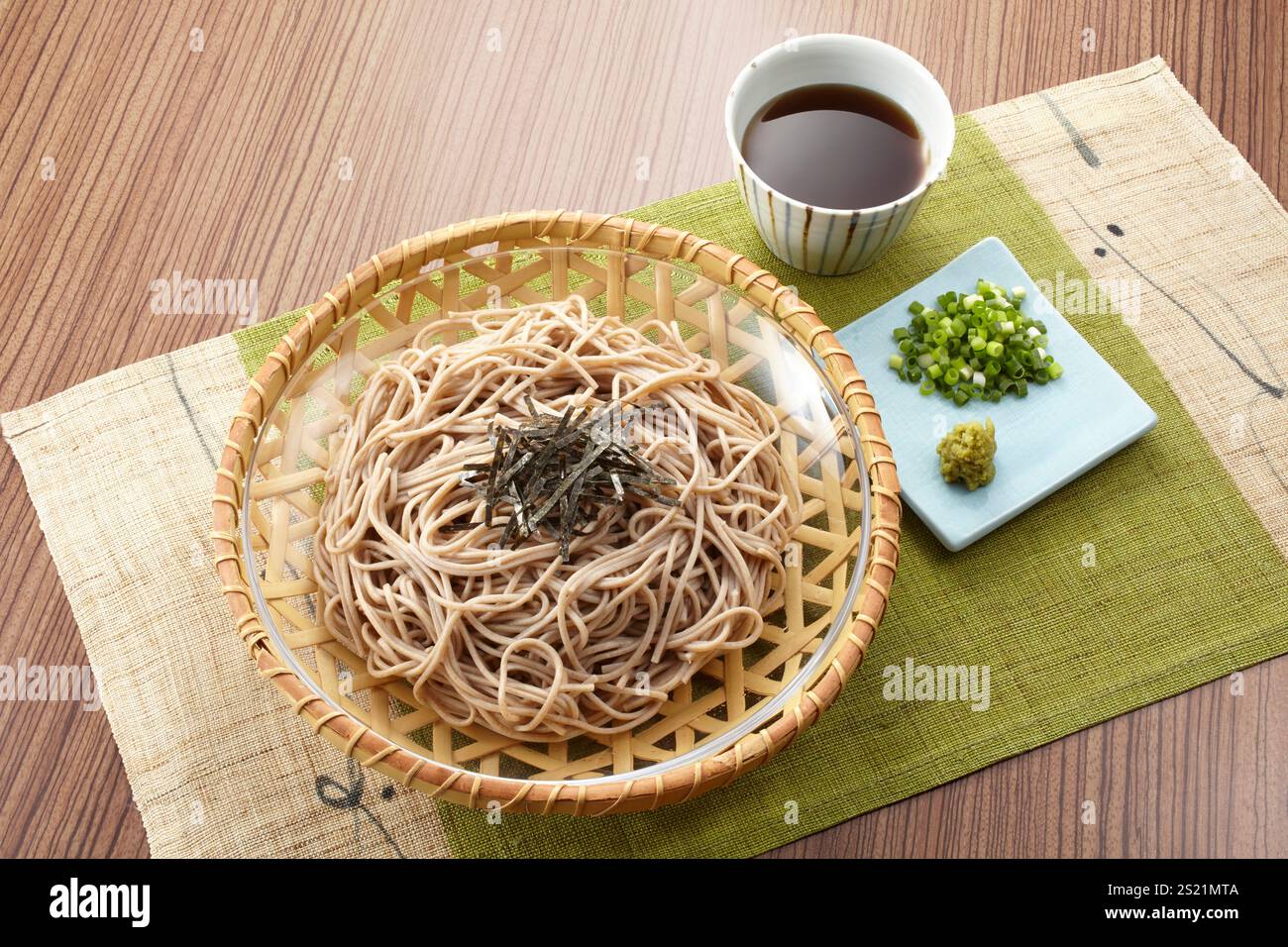Zaru soba cold soba dipping hi-res stock photography and images - Alamy