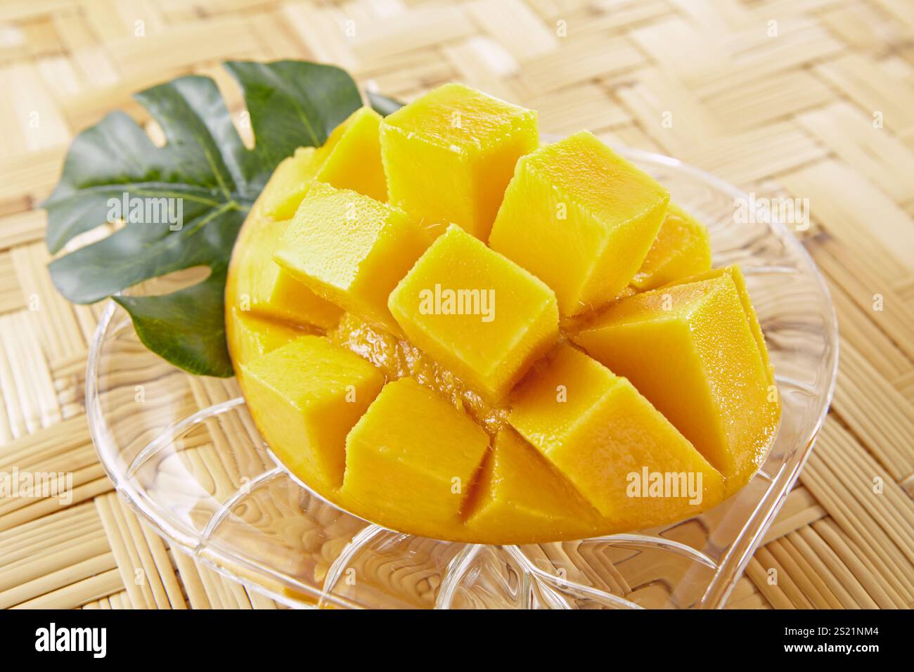 Mango cubes cut Stock Photo - Alamy