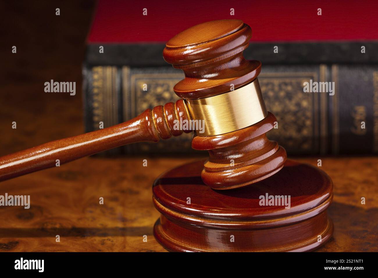 The gavel of a judge in court. Lying on a desk. Austria Stock Photo - Alamy