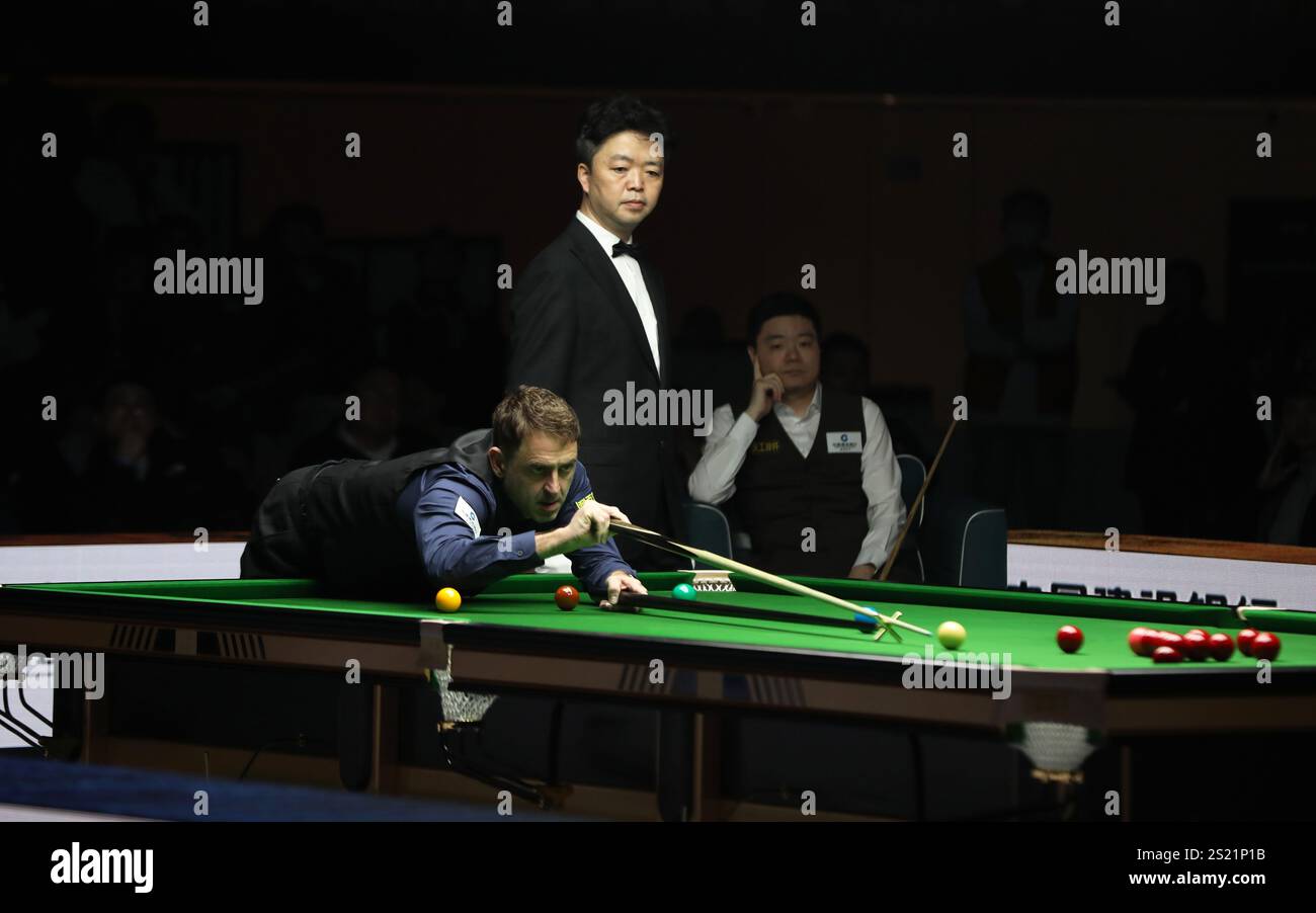 Hangzhou,China.1st January 2025. Ronnie O'Sullivan of England plays a ...