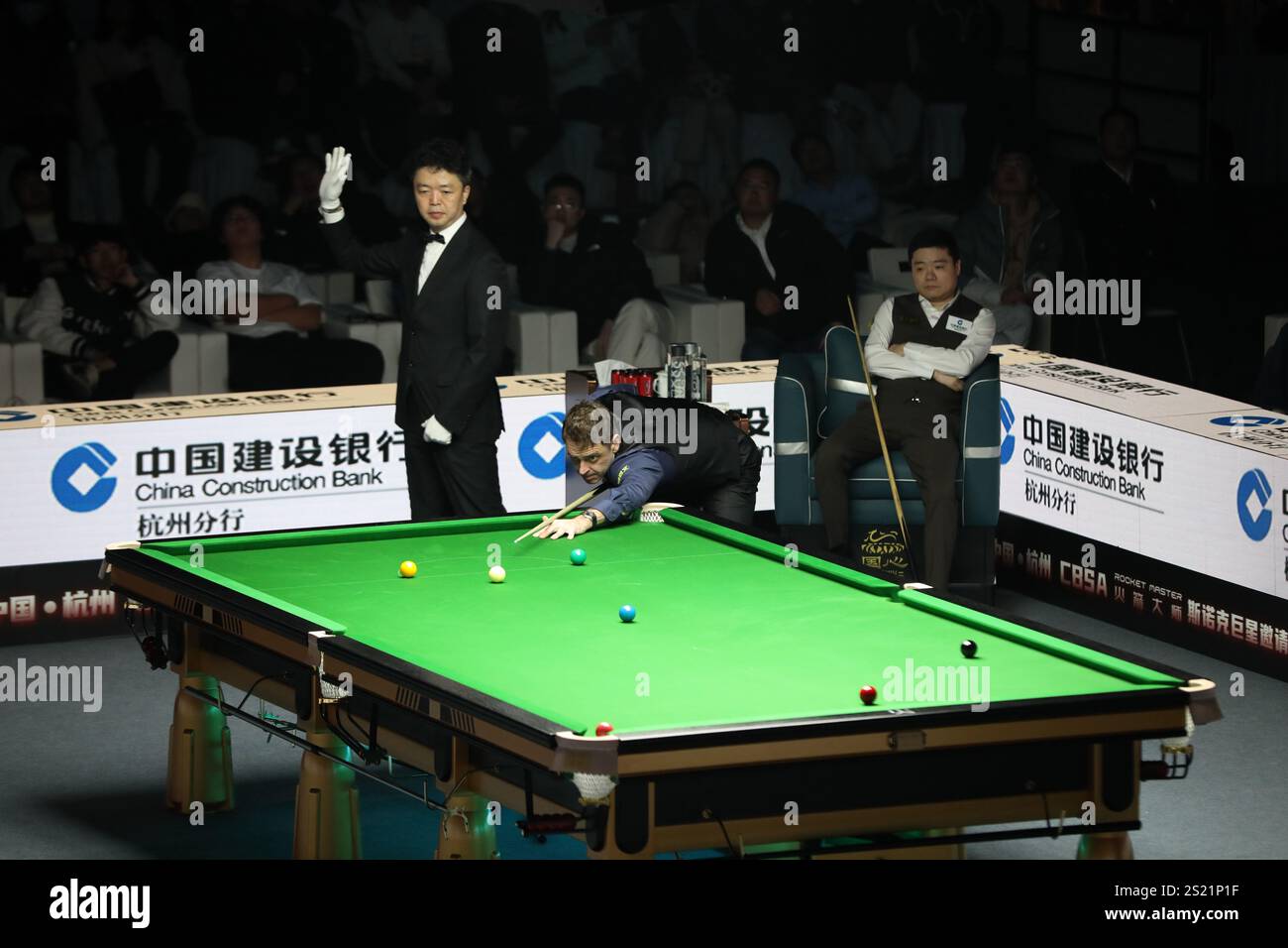 Hangzhou,China.1st January 2025. Ronnie O'Sullivan of England plays a ...