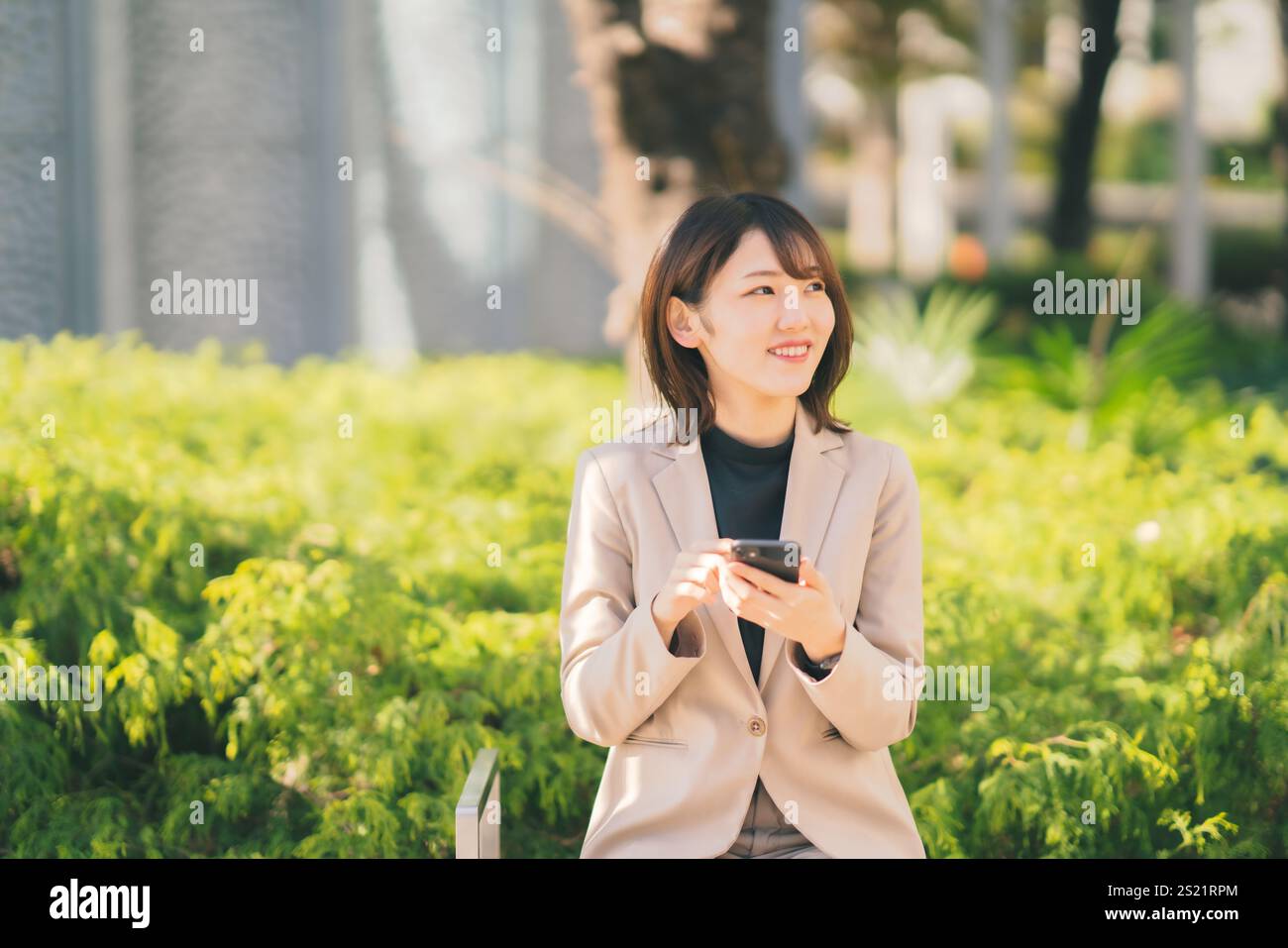 Japanese woman operating a mobile phone Stock Photo - Alamy