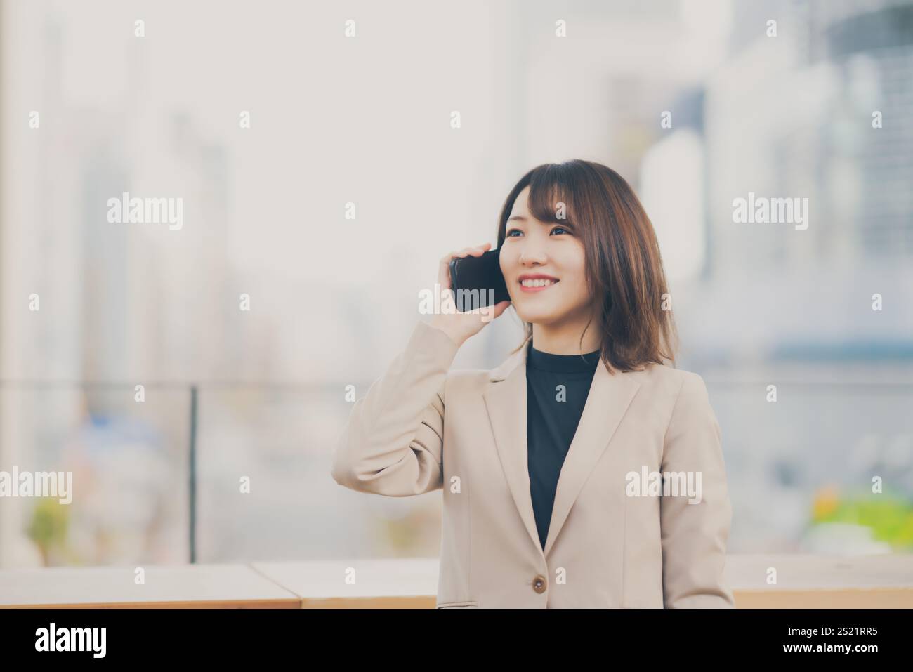 Japanese woman making a phone call Stock Photo - Alamy