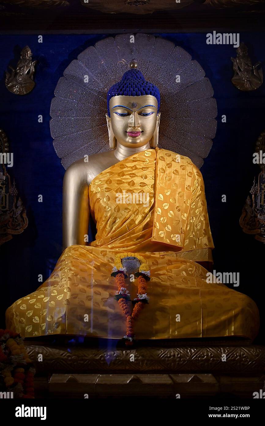 Gilded principal Buddha image in the sanctum of the Mahabodhi Temple ...