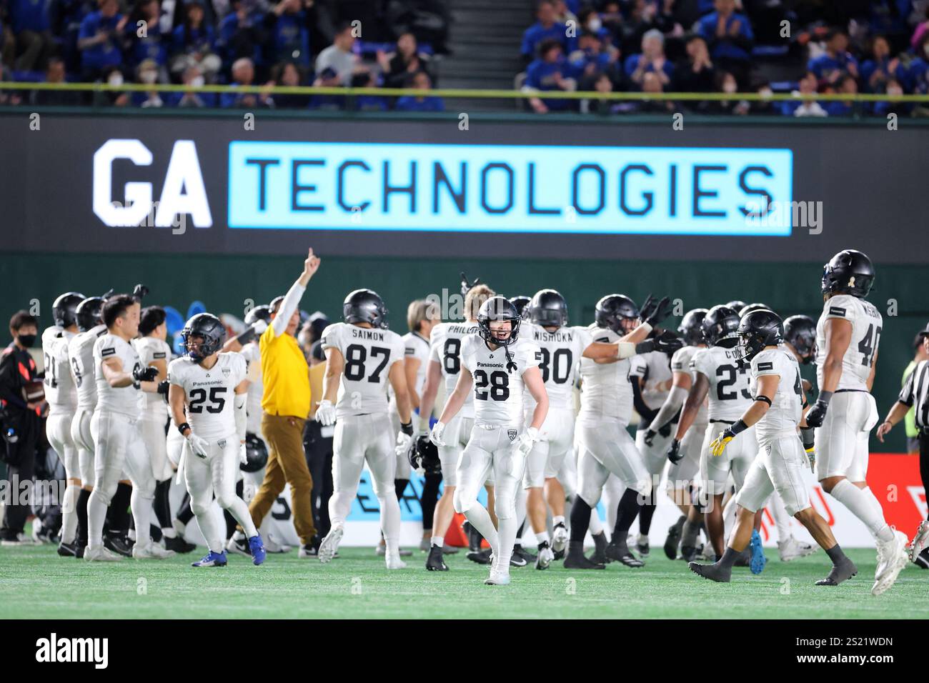 Tokyo Dome, Tokyo, Japan. 3rd Jan, 2025. Panasonic Impulse team group ...