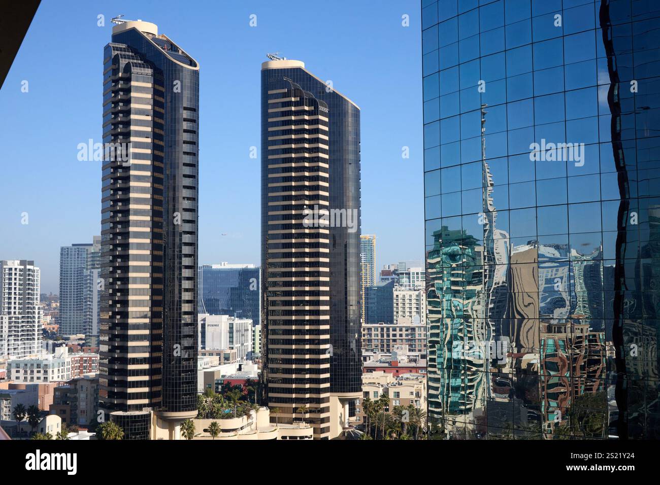 Featuring distorted buildings hi-res stock photography and images - Alamy
