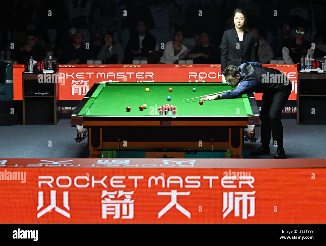Hangzhou,China.2nd January 2025. Ronnie O'Sullivan of England plays a ...
