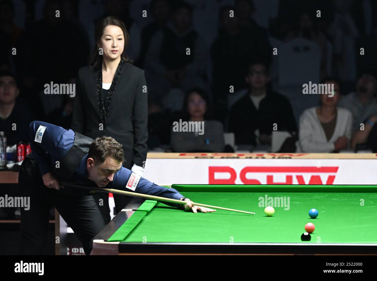 Hangzhou,China.2nd January 2025. Ronnie O'Sullivan of England plays a ...