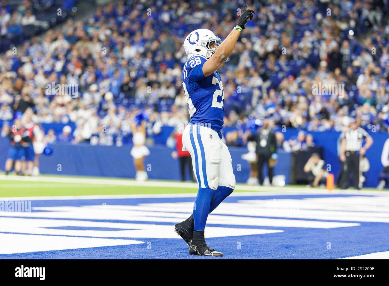 Indianapolis, Indiana, USA. 05th Jan, 2025. Indianapolis Colts running ...