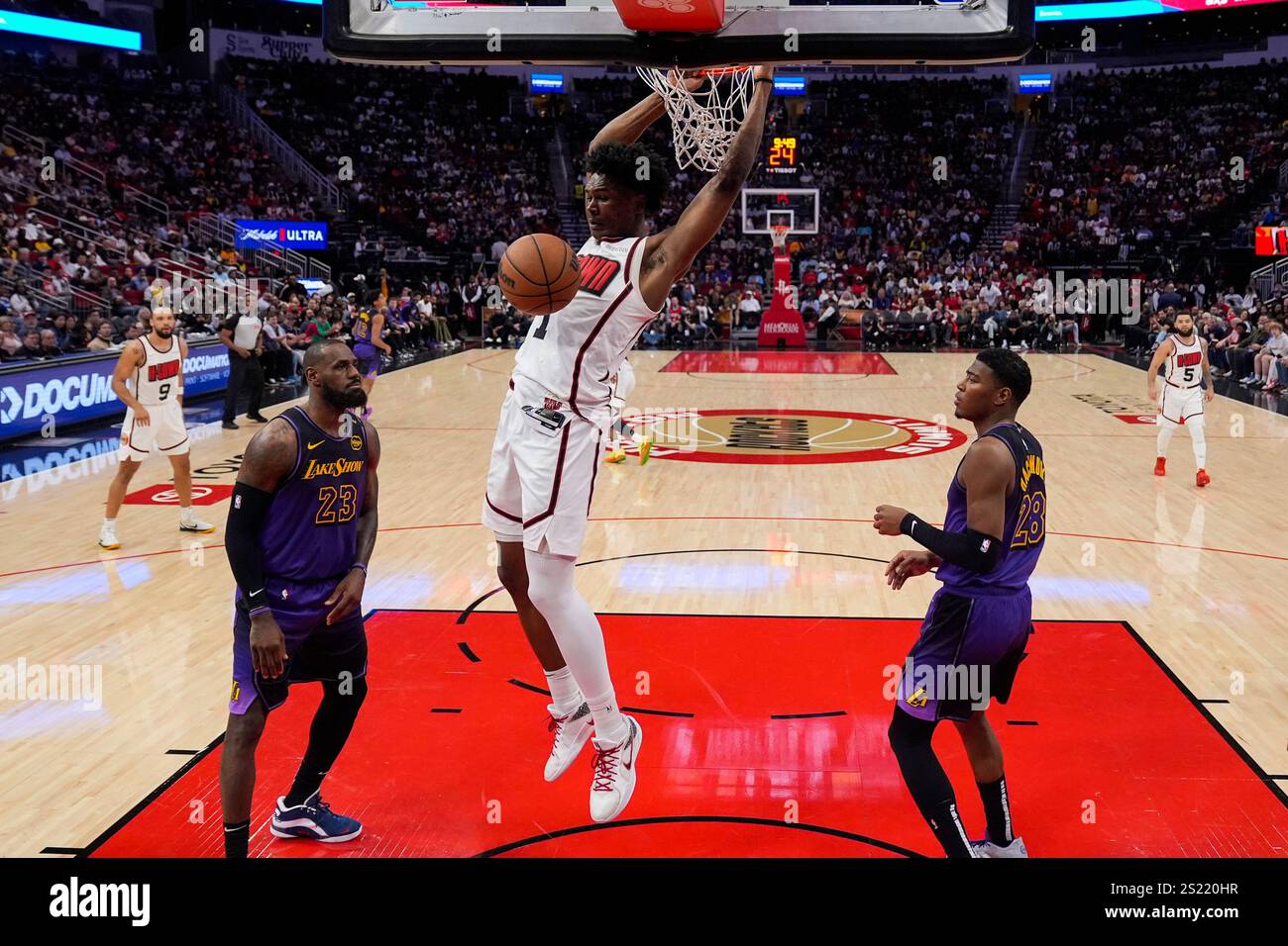 Houston Rockets forward Amen Thompson (1) dunks during the first half ...