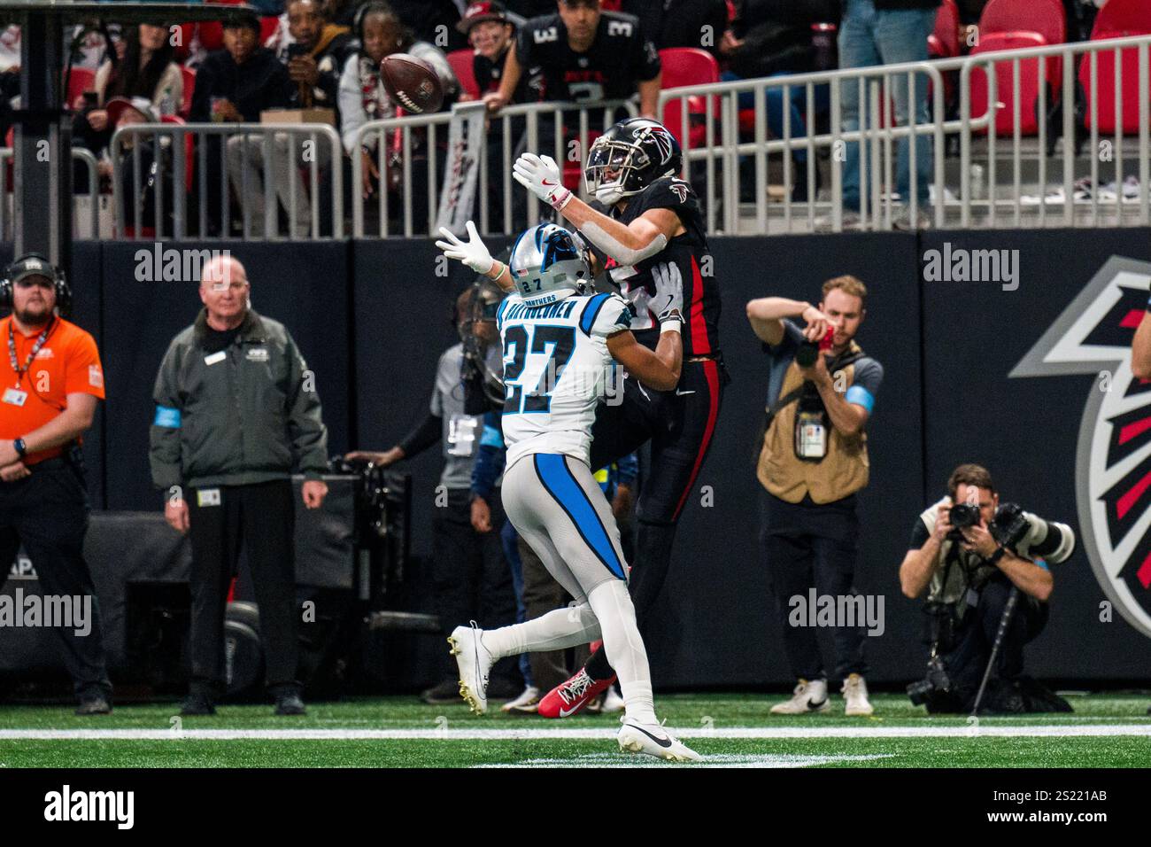 Atlanta Falcons wide receiver Drake London (5) can't stay inbounds on ...