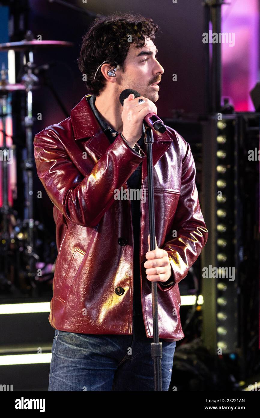 Joe Jonas of The Jonas Brothers performs on stage during Times Square ...
