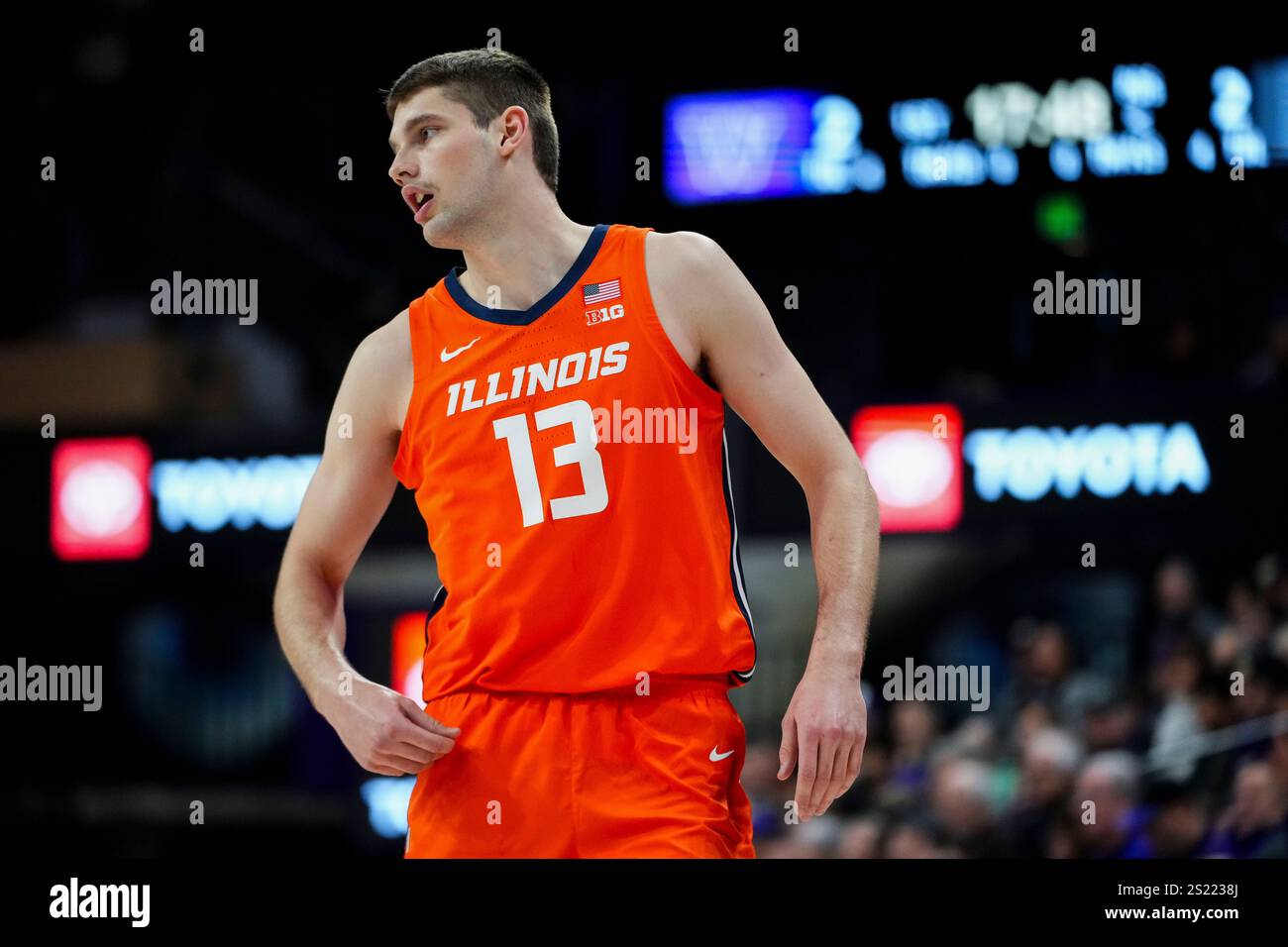 Illinois center Tomislav Ivisic in action against Washington during an ...