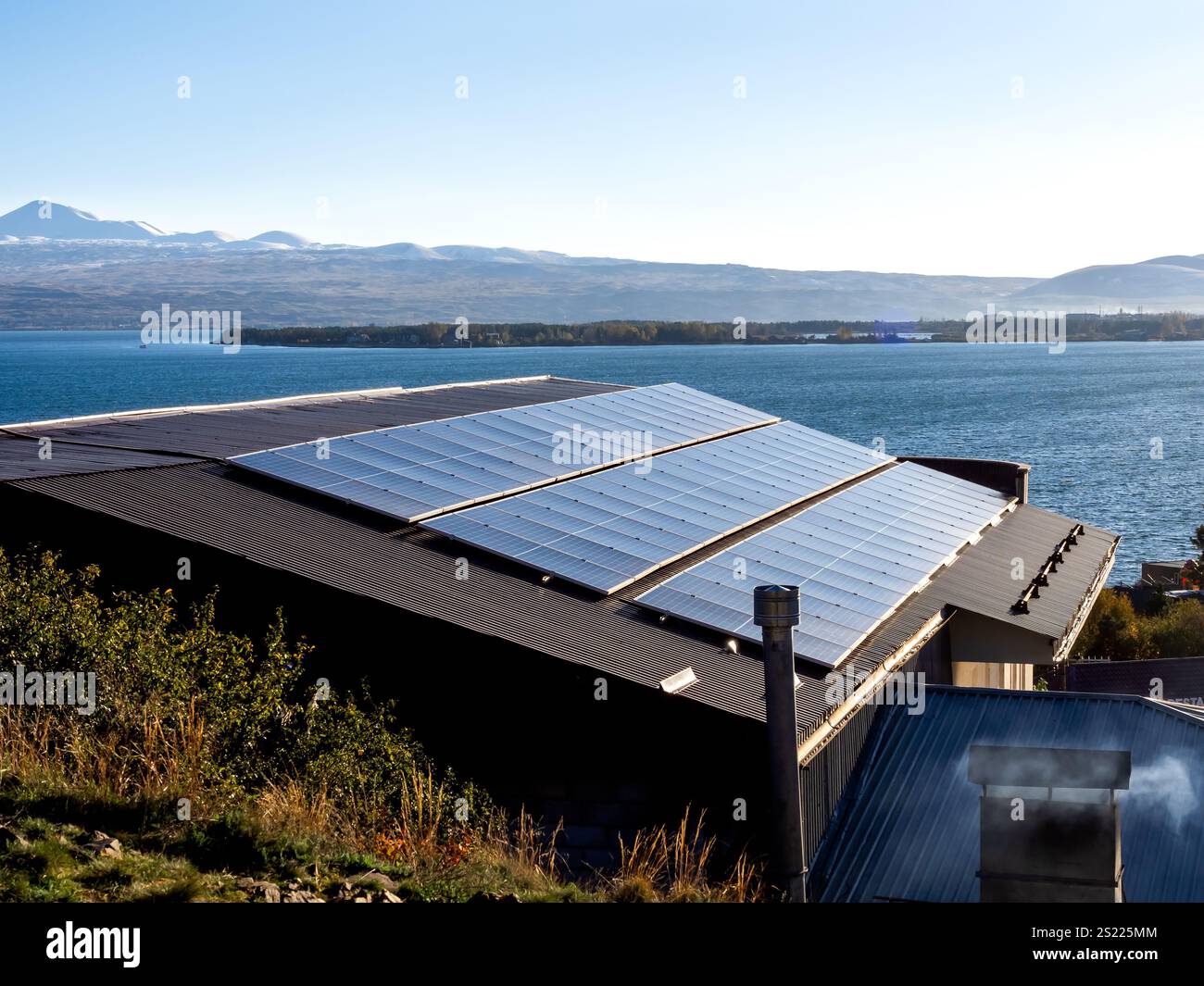 Factory rooftop hi-res stock photography and images - Alamy