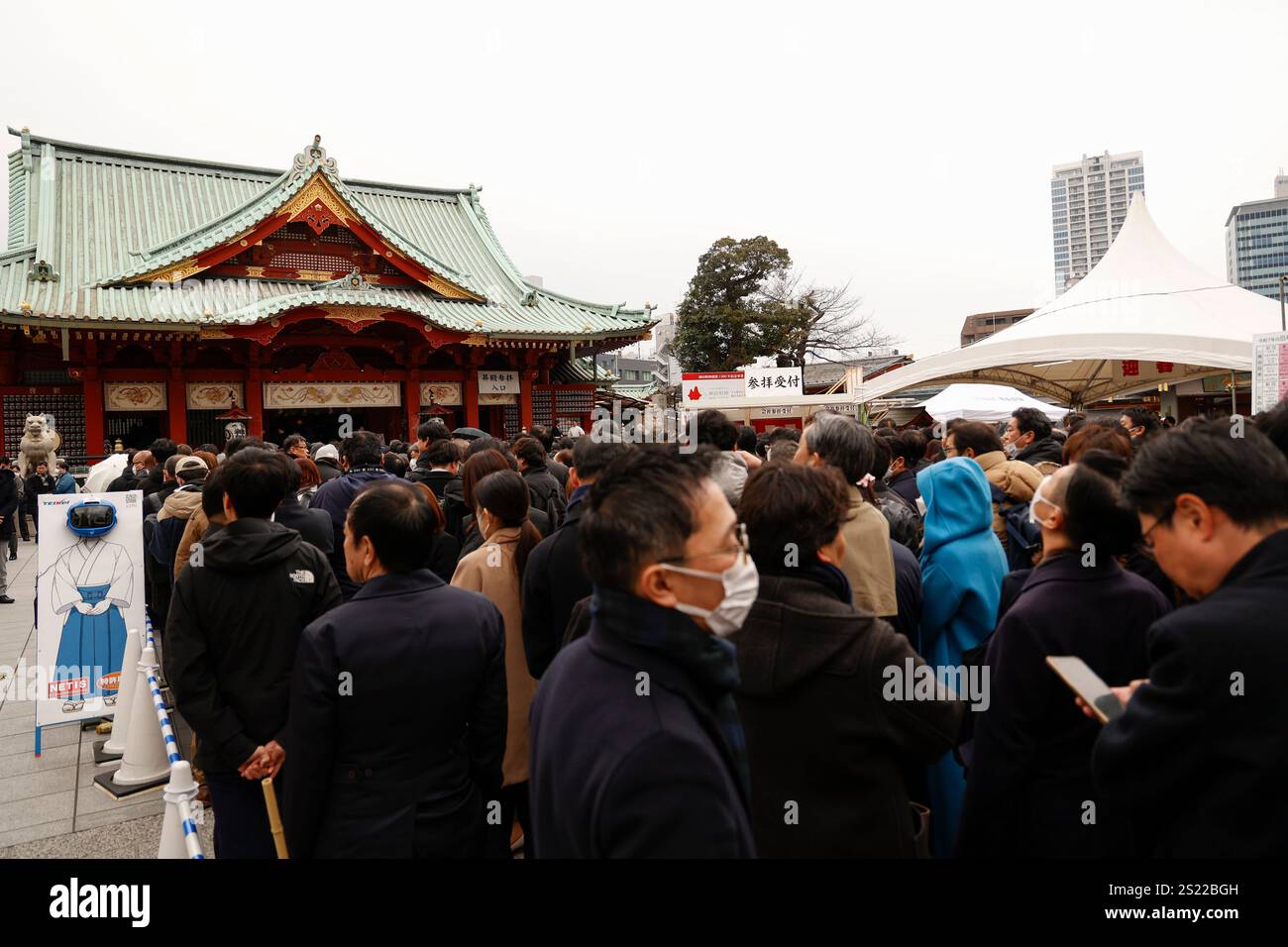 Tokyo, Japan. 6th Jan, 2025. Japanese workers line up at Kanda Myojin ...