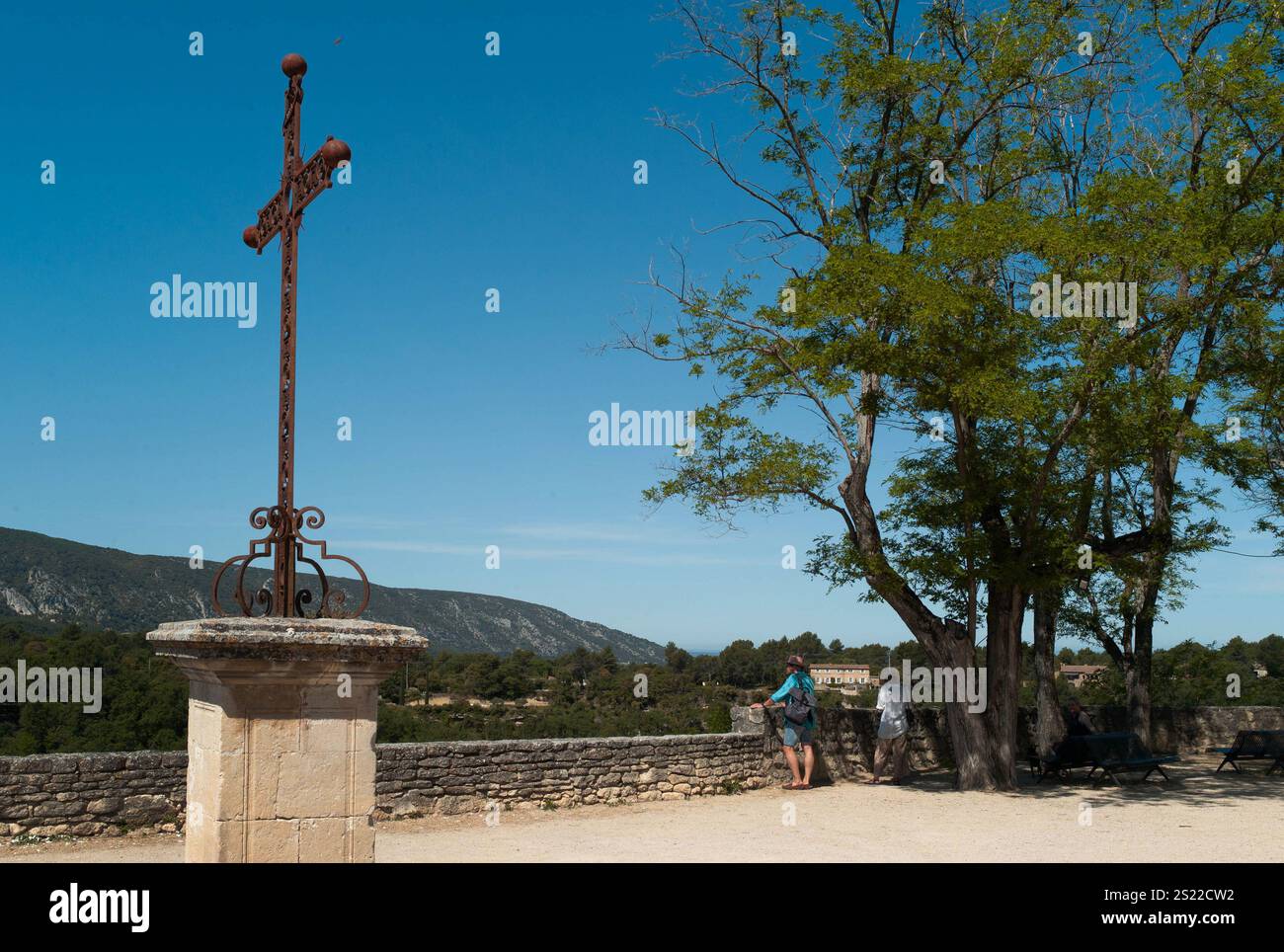 Cross in the Village of Ménerbes, Provence, France Stock Photo - Alamy