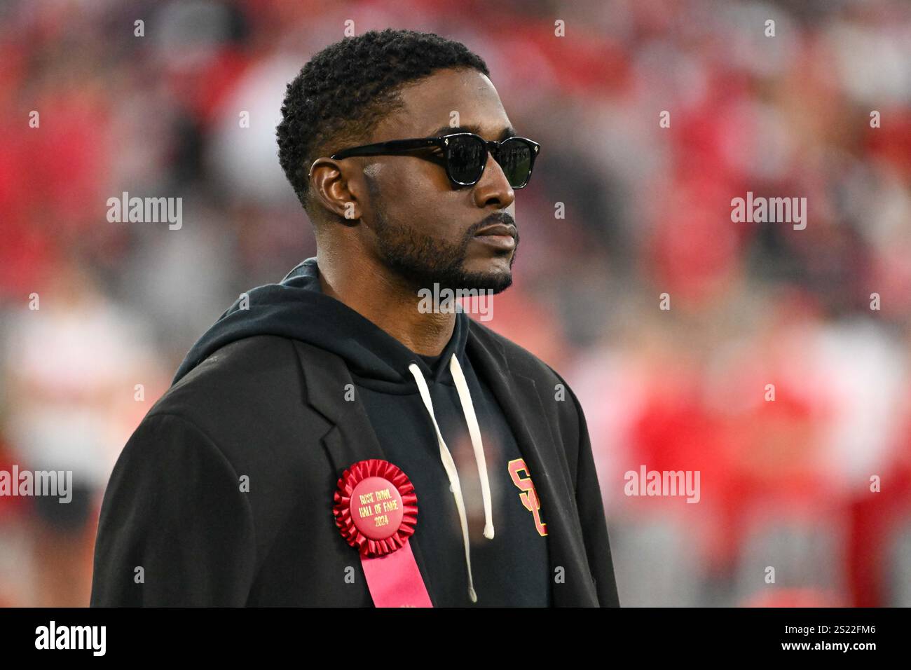 Reggie Bush is honored during the Rose Bowl game, Wednesday, Jan 1 ...