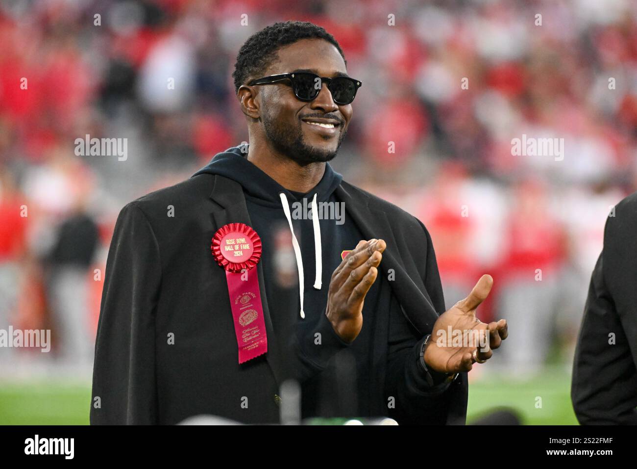 Reggie Bush is honored during the Rose Bowl game, Wednesday, Jan 1 ...