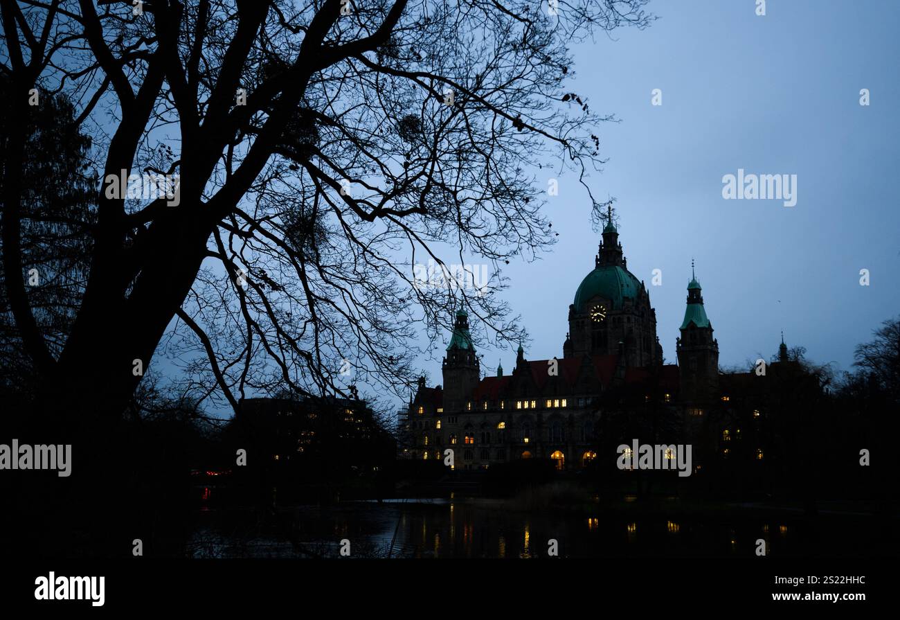 Hanover, Germany. 06th Jan, 2025. The sky above the New Town Hall is ...