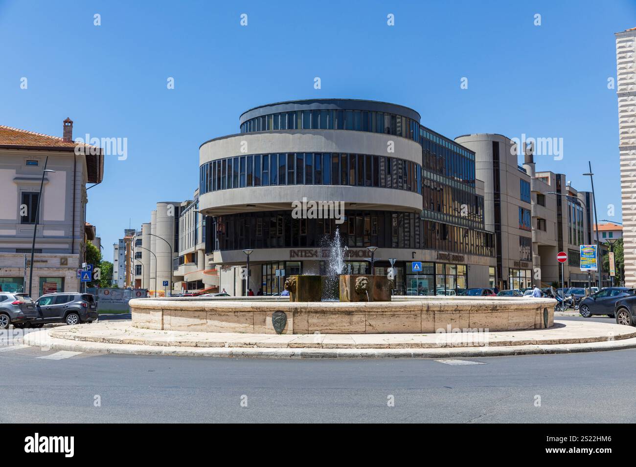 Intesa sanpaolo s p a hi-res stock photography and images - Alamy
