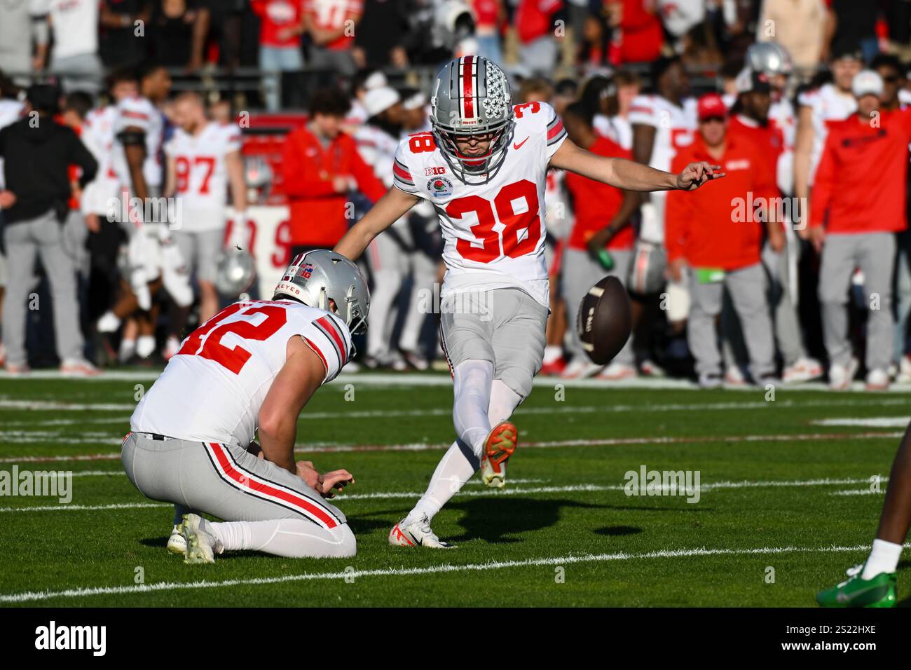 Ohio State Buckeyes place kicker Jayden Fielding (38) during the Rose ...
