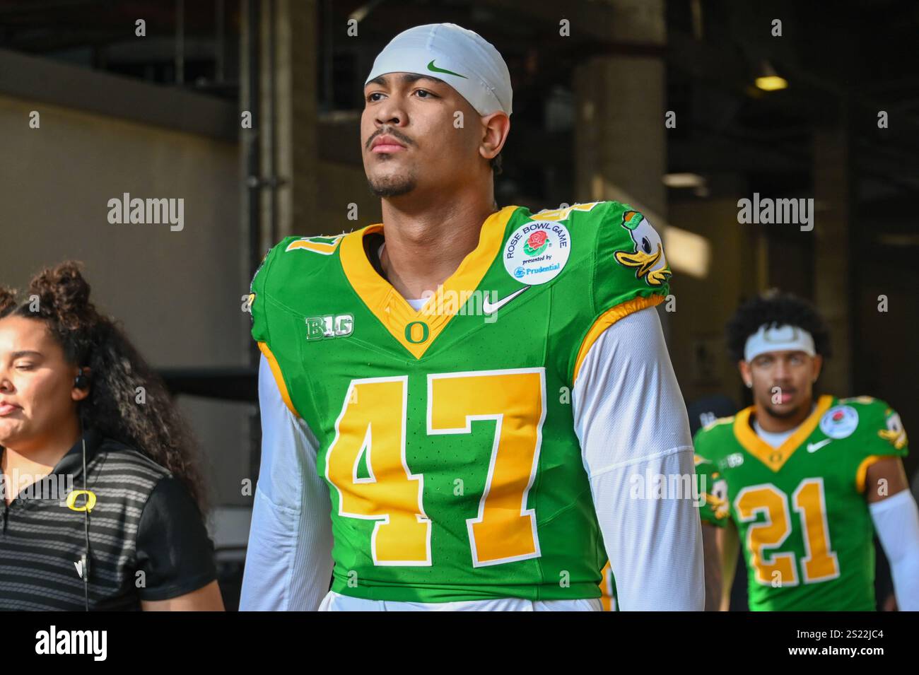 Oregon Ducks linebacker Elijah Rushing (47) before the Rose Bowl game ...