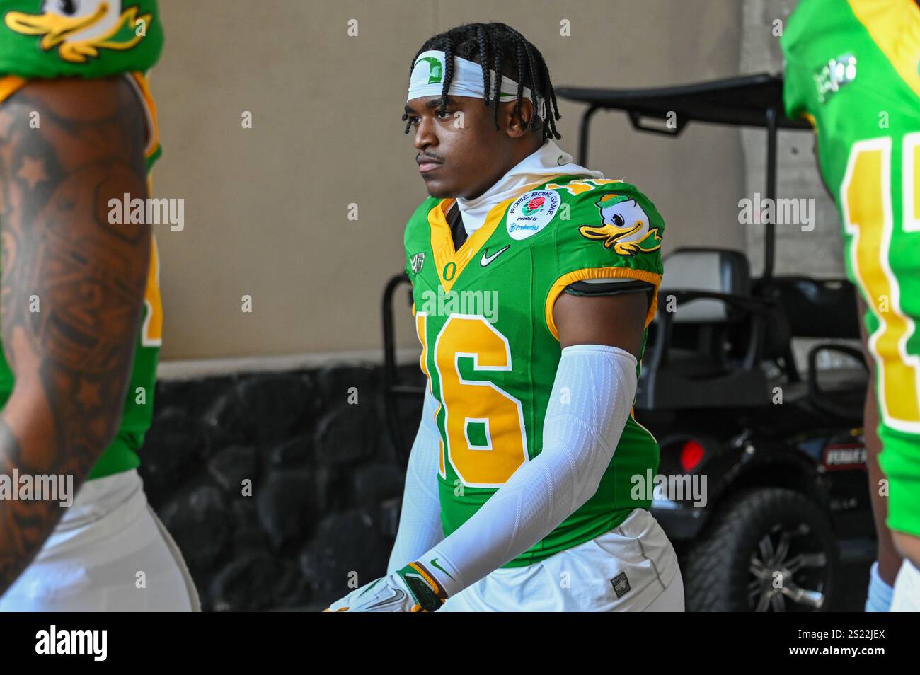 Pasadena, United States. 01st Jan, 2025. Oregon Ducks defensive back ...