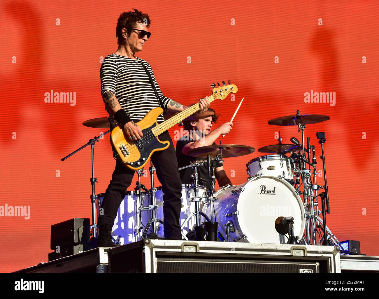 Todd morse bassist hi-res stock photography and images - Alamy