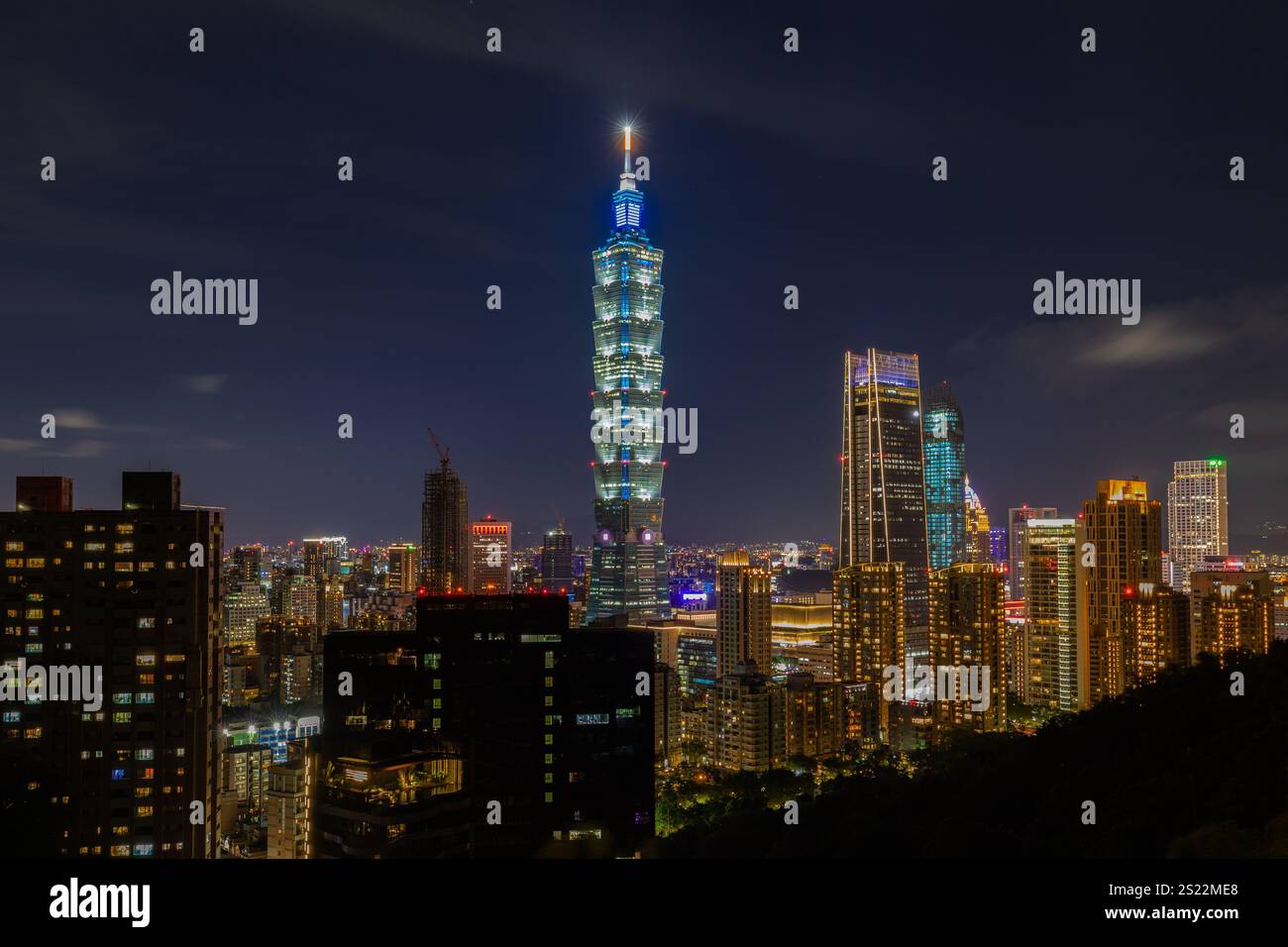Taipei 101, a postmodernist architectural style evokes traditional ...