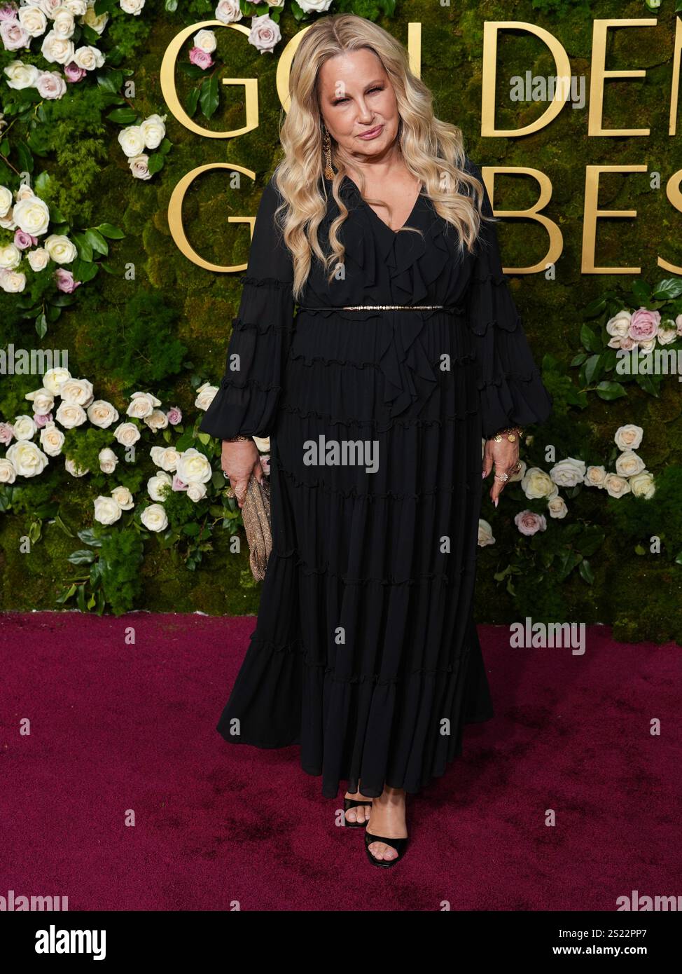 Los Angeles, USA. 05th Jan, 2025. Jennifer Coolidge walking on the red ...